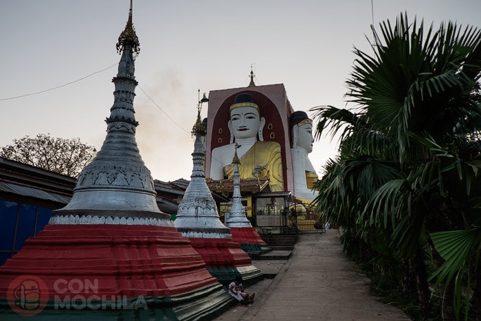Los 4 Budas sentados de Kyaik Pun Paya de Bago en Myanmar
